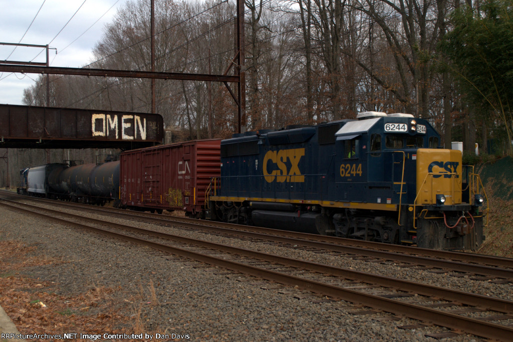 CSX 2708 leads C770-26 back to Woodbourne Yard